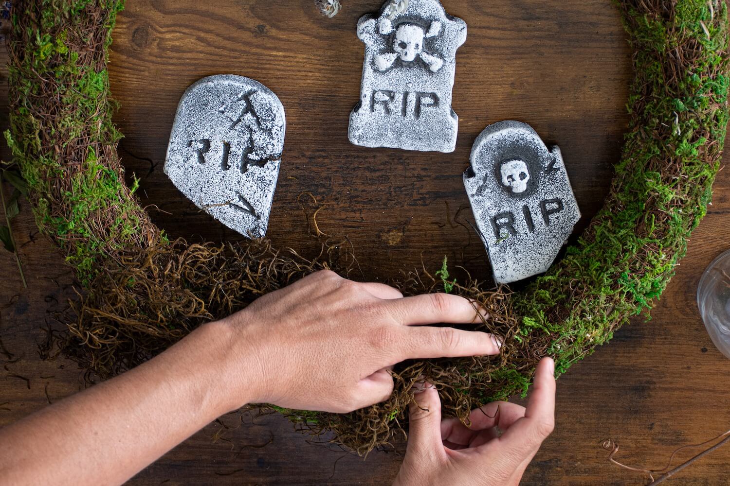 DIY Halloween Wicker Wreath - SuperMoss